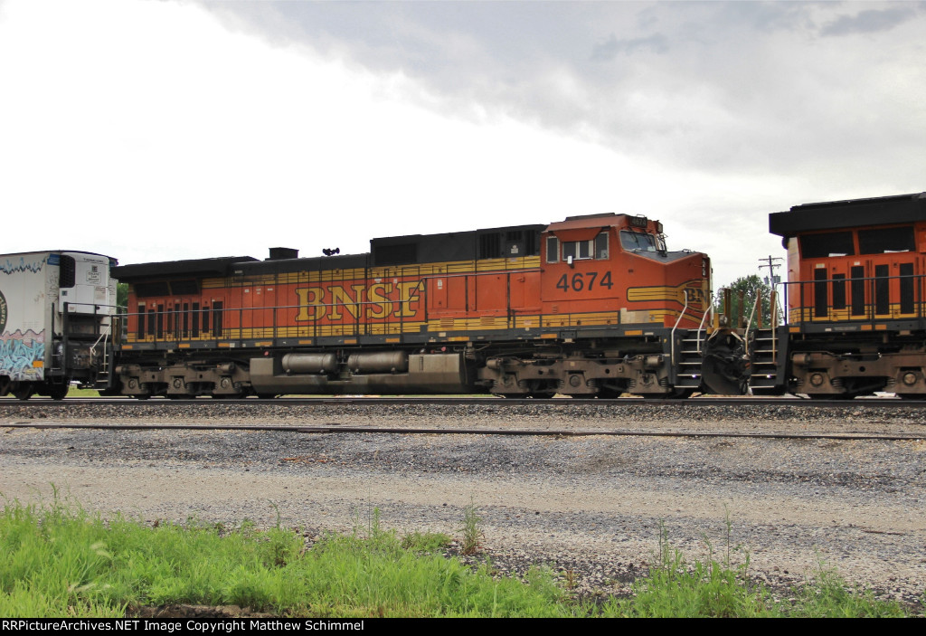 BNSF 4674
